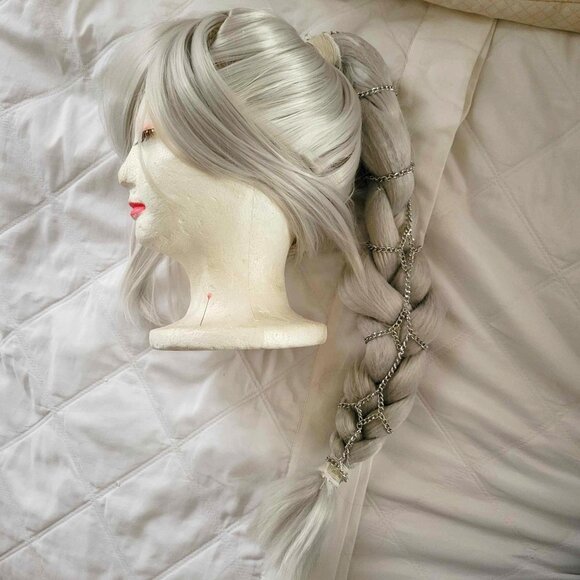 Hair | Baldurs Gate 3 Shadowheart Silver Wig With Braid And Chains ...